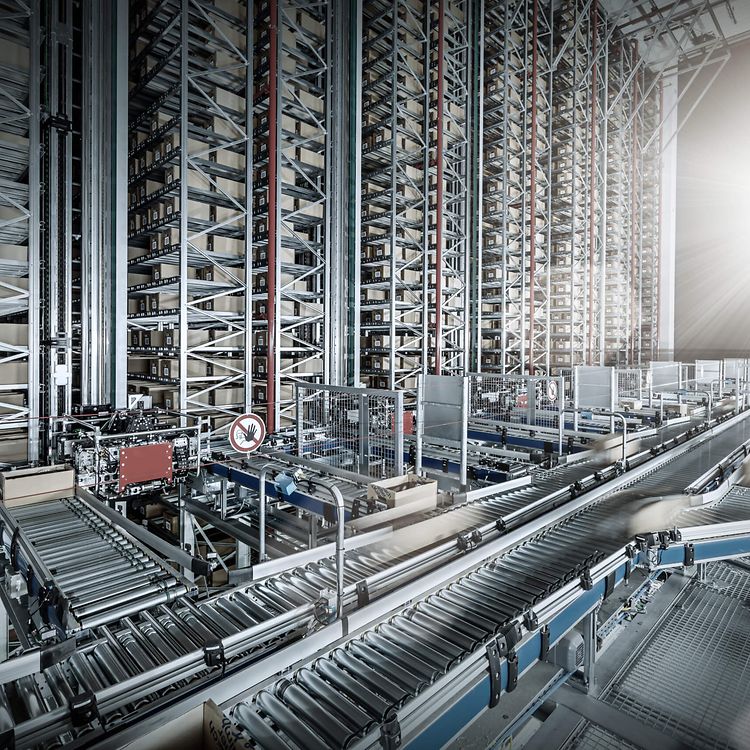 Automated miniload warehouse