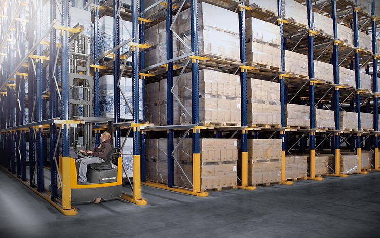 Static pallet storage
