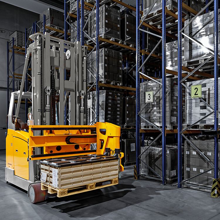 Automatic high-rack stacker