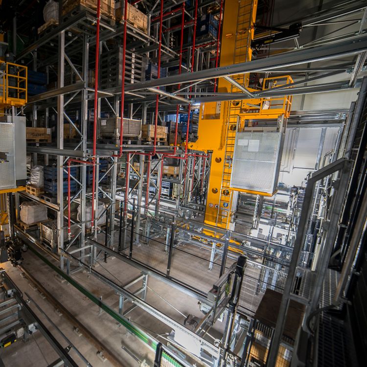 Top logistics performance in Continental's automated high-bay warehouse.